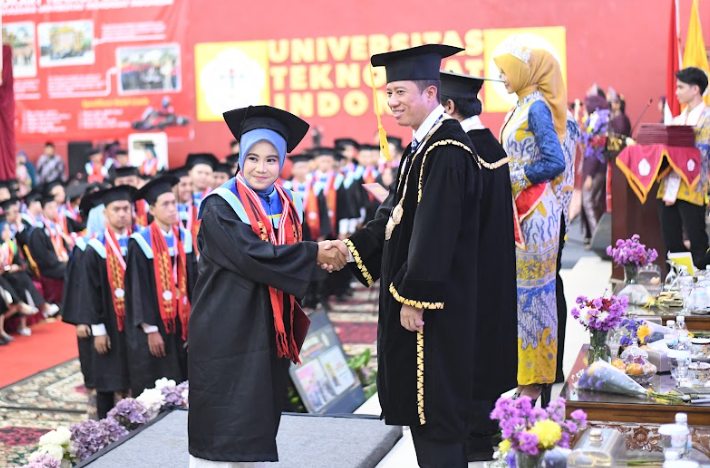 507 Mahasiswa UTI Diwisuda – Senator